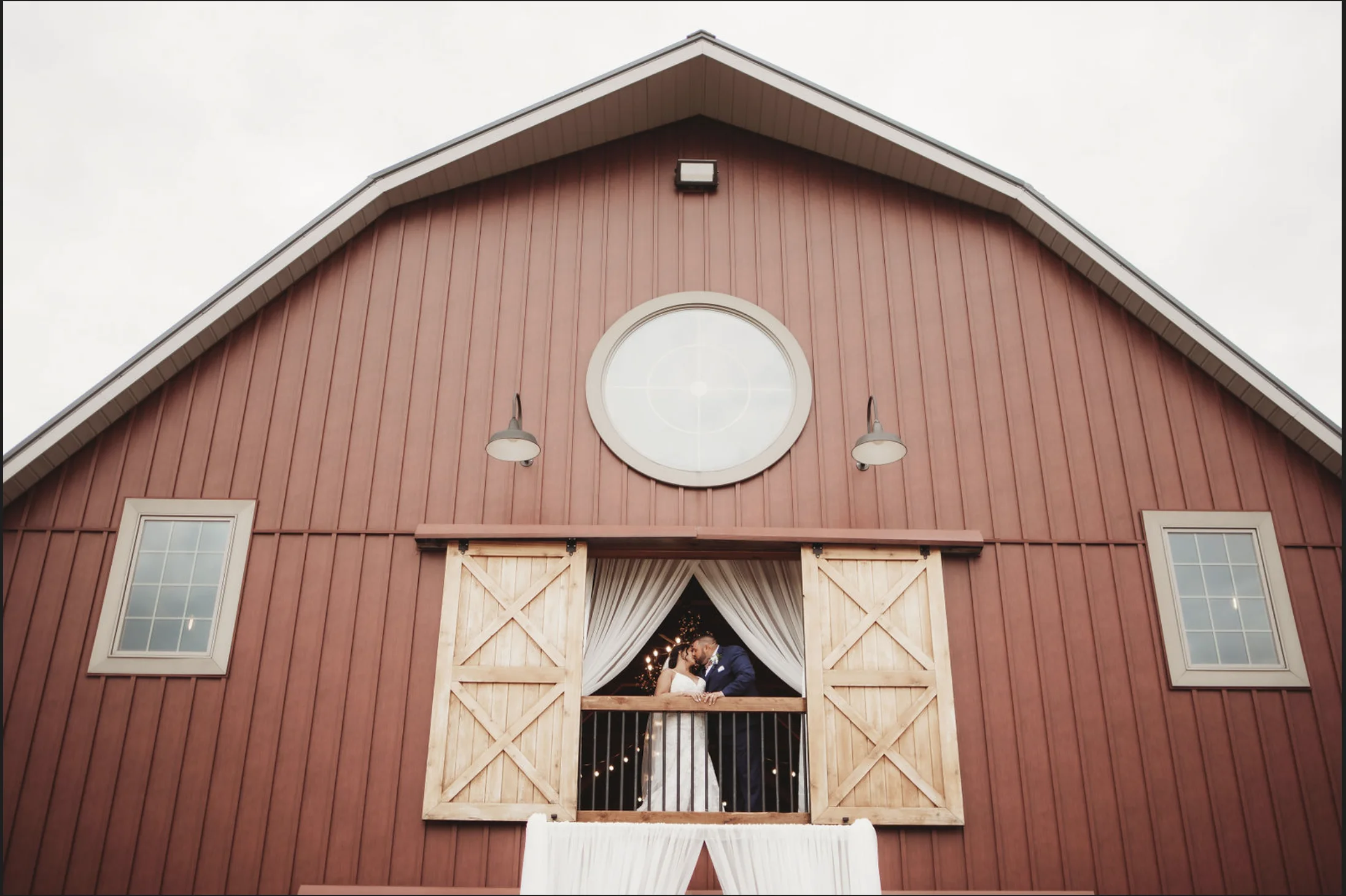 The Barn at Mapleside Farms | Rustic Elegance Wedding Venue | Brunswick OH
